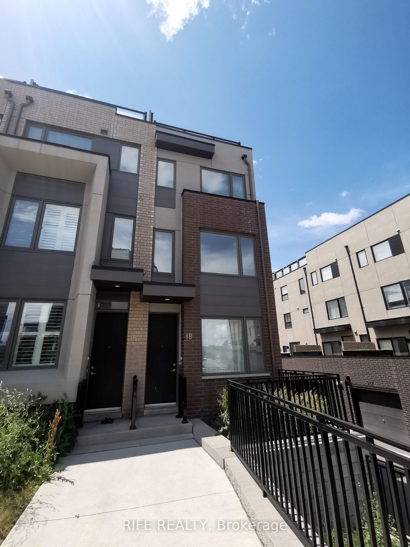 18 Sarah Jackson Crescent, Toronto, ON M3K 2B8