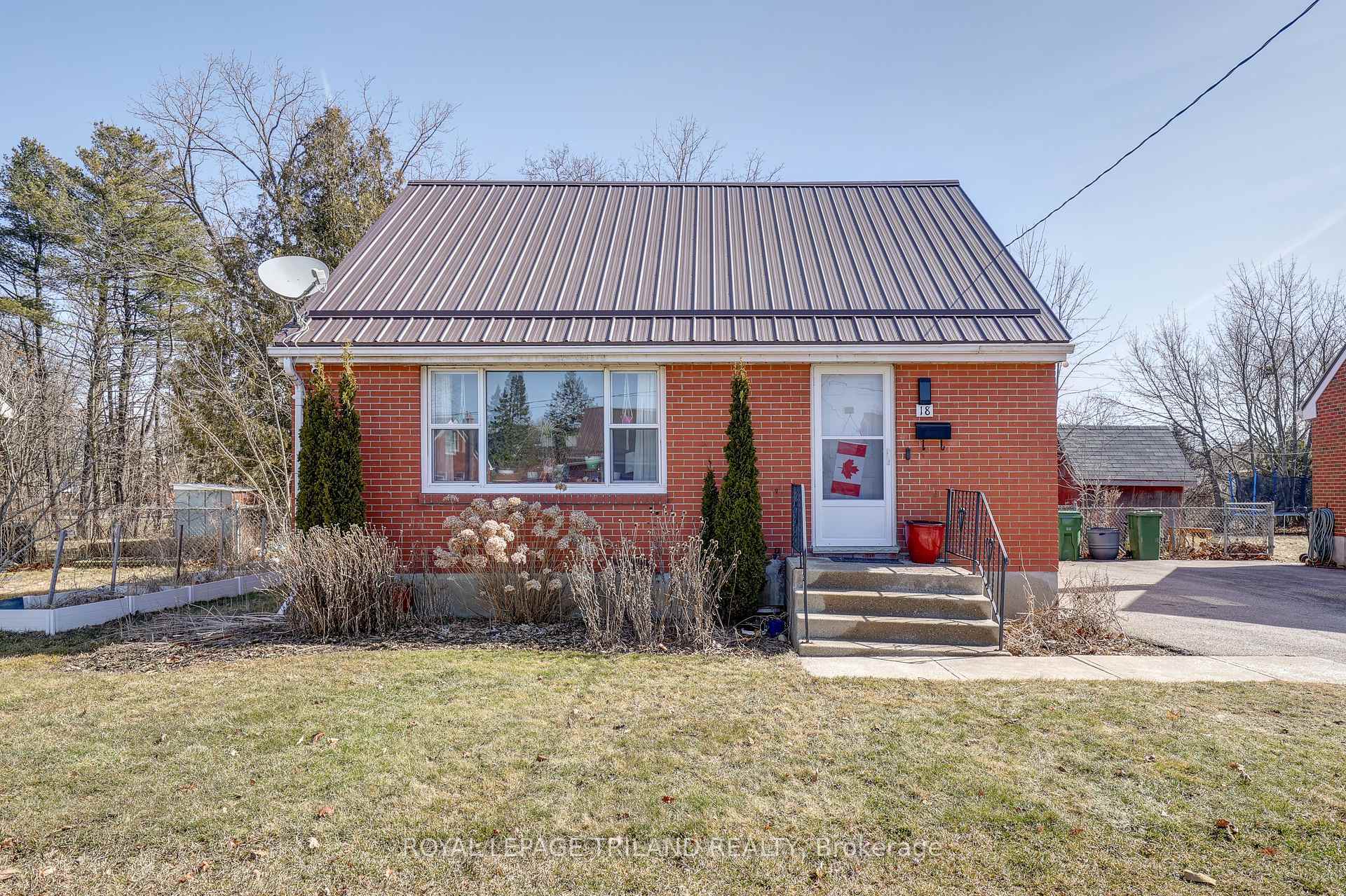 18 Simcoe Street, St. Thomas, ON N5R 4L8