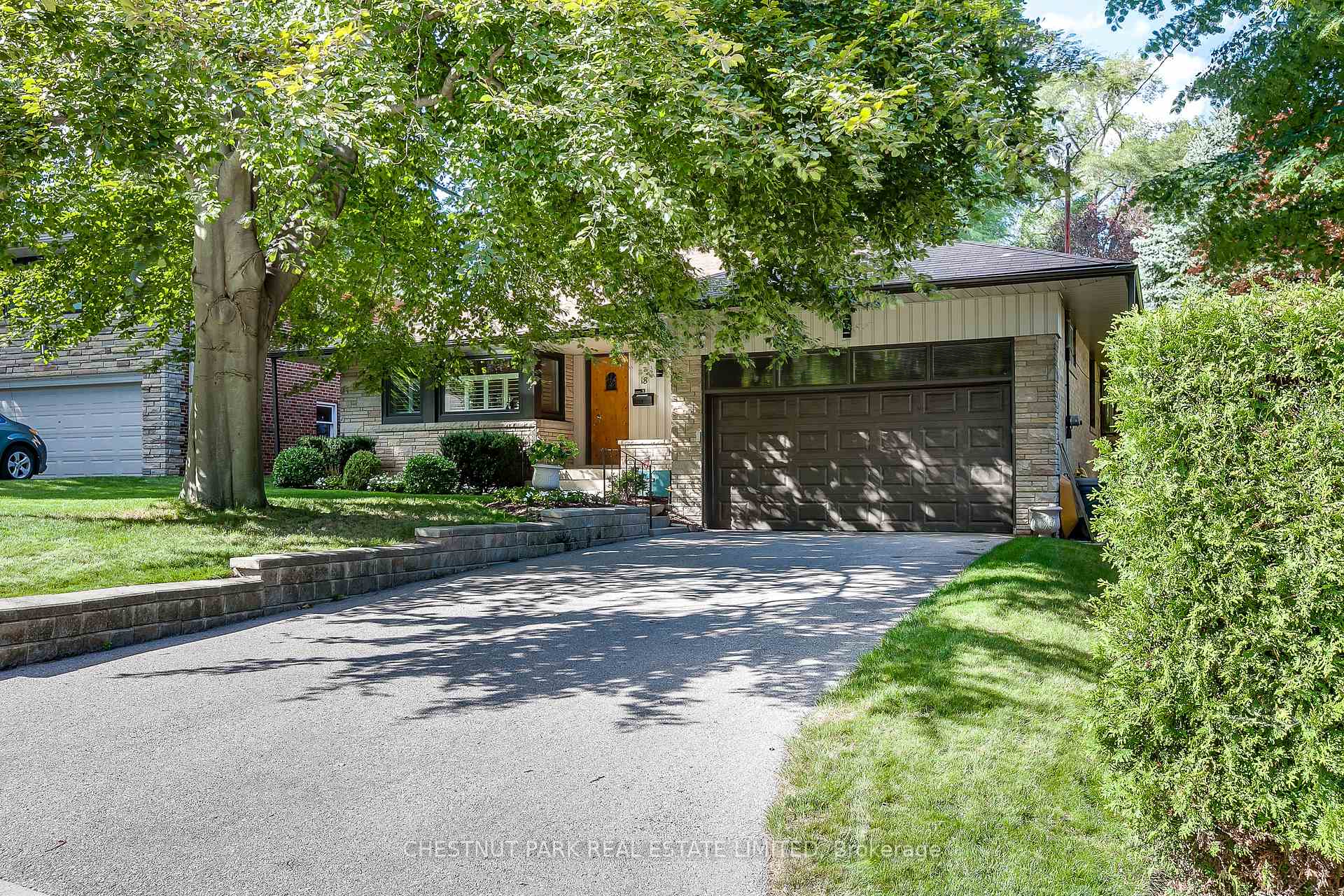 18 Woodway Trail, Toronto, ON M8Y 2B8