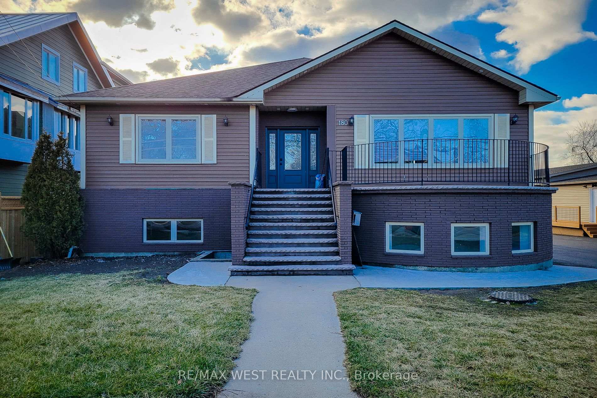 180 Beach Boulevard, Hamilton, ON L8H 6V9