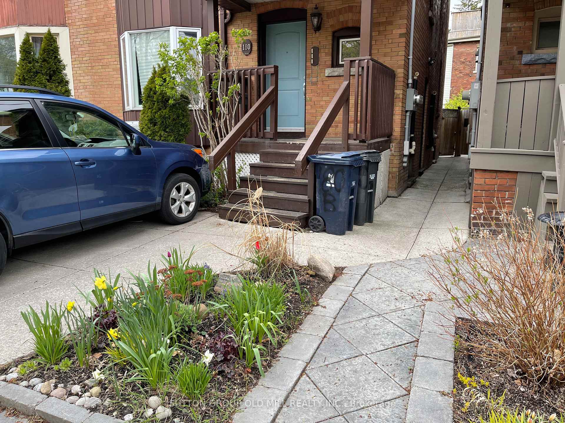 1 - 180 Madison Avenue, Toronto, ON M5R 2S5