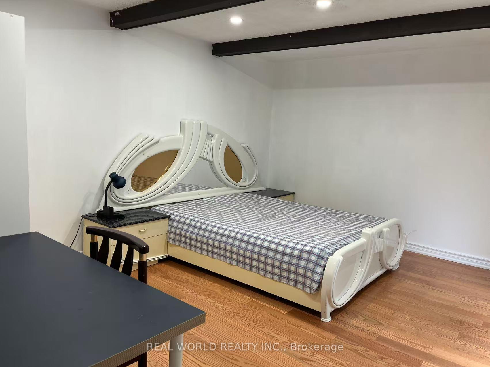 a room on the ground - 180 Royal Orchard Boulevard, Markham, ON L3T 3E6