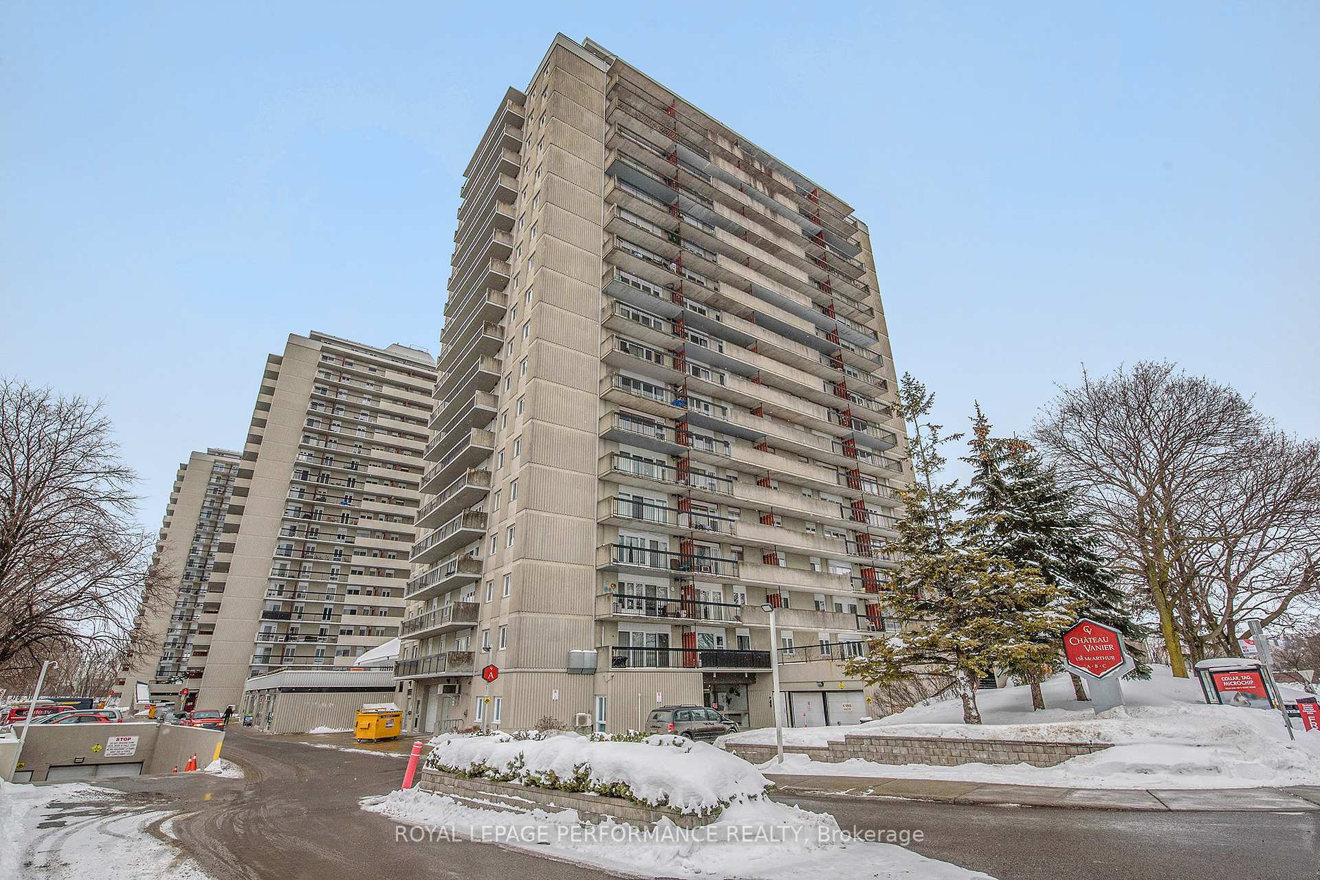 1802 - 158A McArthur Avenue, Vanier and Kingsview Park, ON K1L 8C9