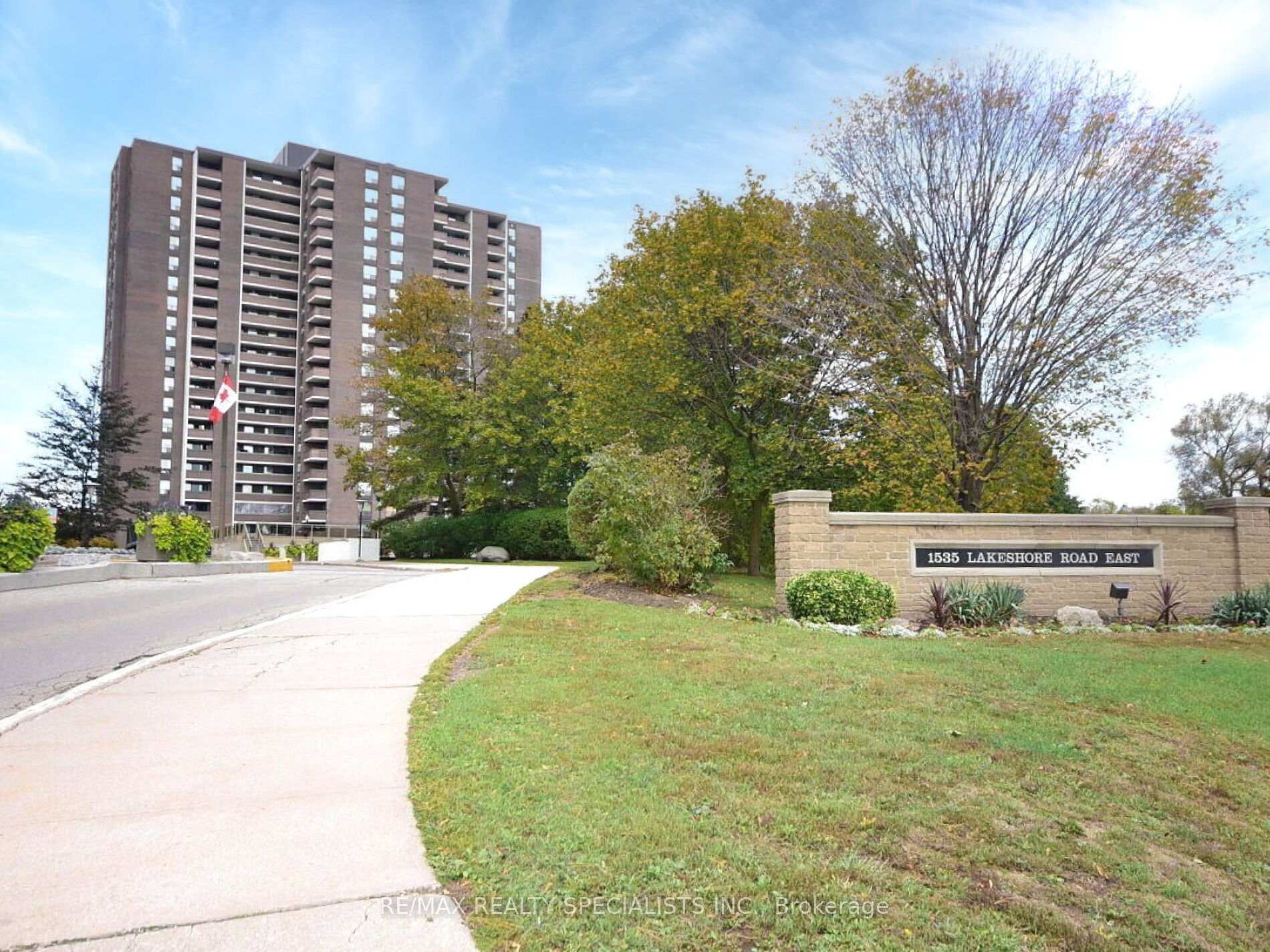 1806 - 1535 Lakeshore Road E, Mississauga, ON L5E 3E2