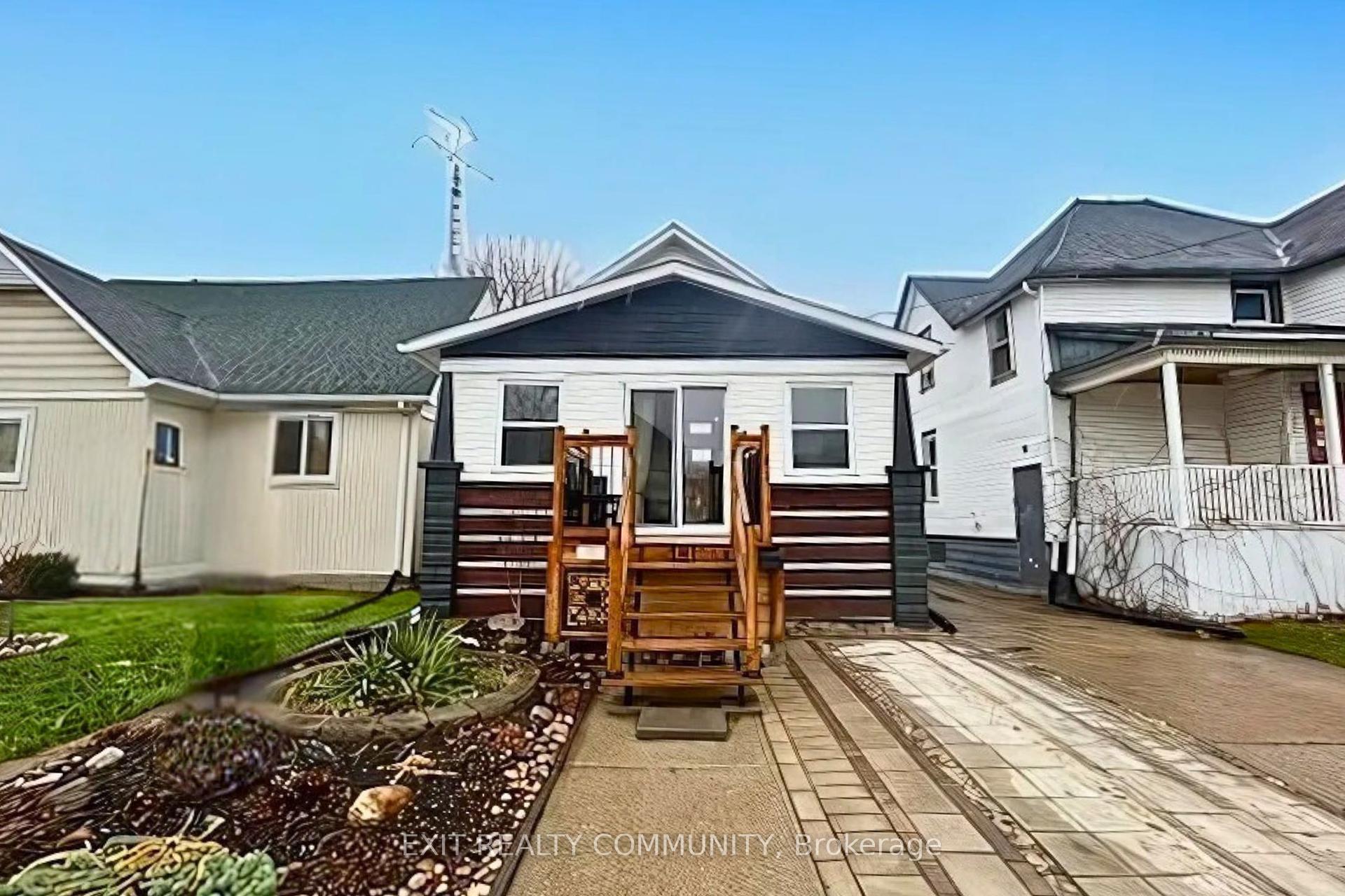 181 Mitton Street S, Sarnia, ON N7T 3C8