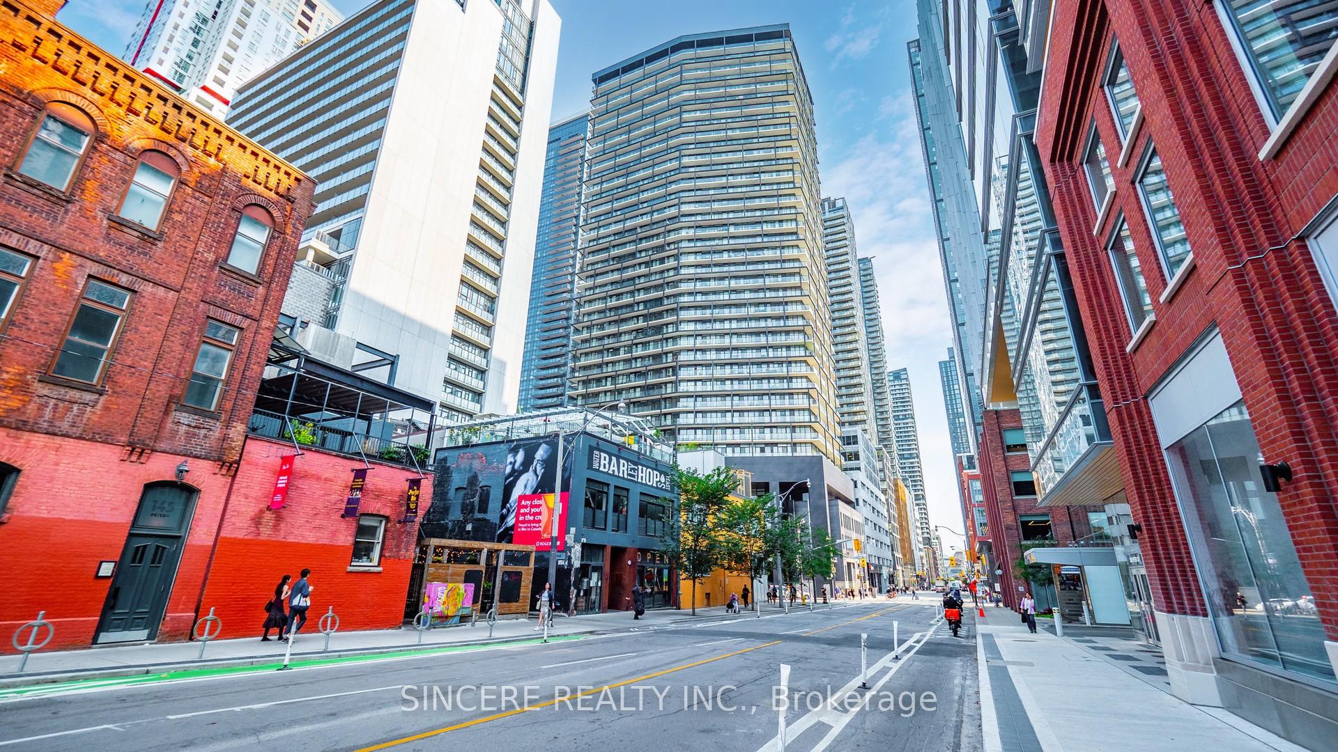 1811 - 125 Peter Street, Toronto, ON M5V 0M2