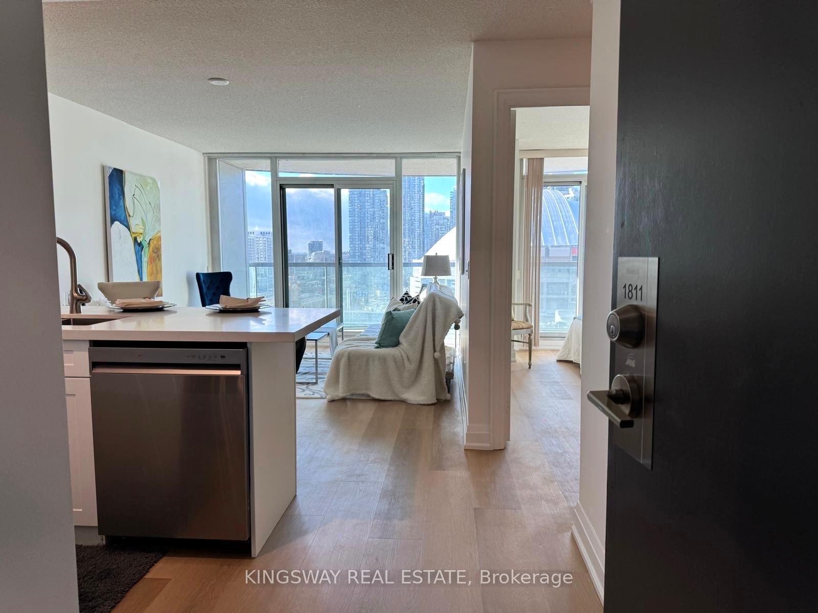 1811 - 51 Lower Simcoe Street, Toronto, ON M5J 3A2