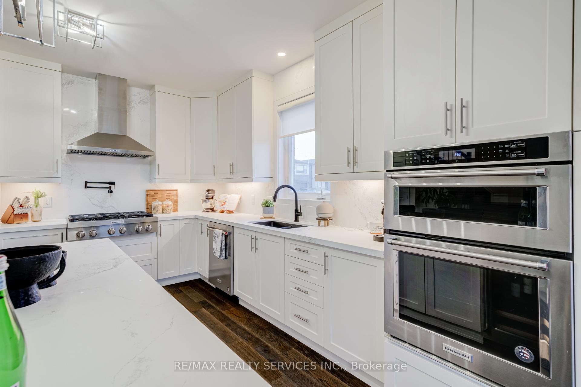 182 Klein Circle, Hamilton, ON L9K 0K3