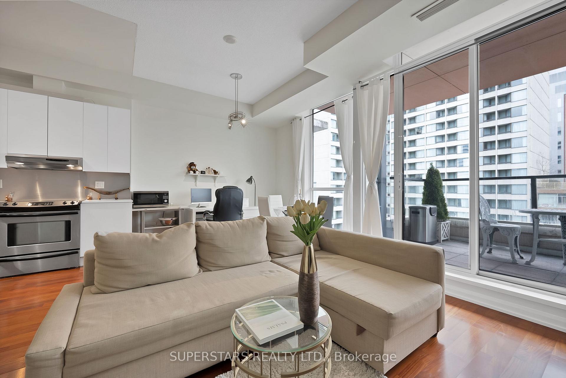1820 - 111 Elizabeth Street, Toronto, ON M5G 1P7