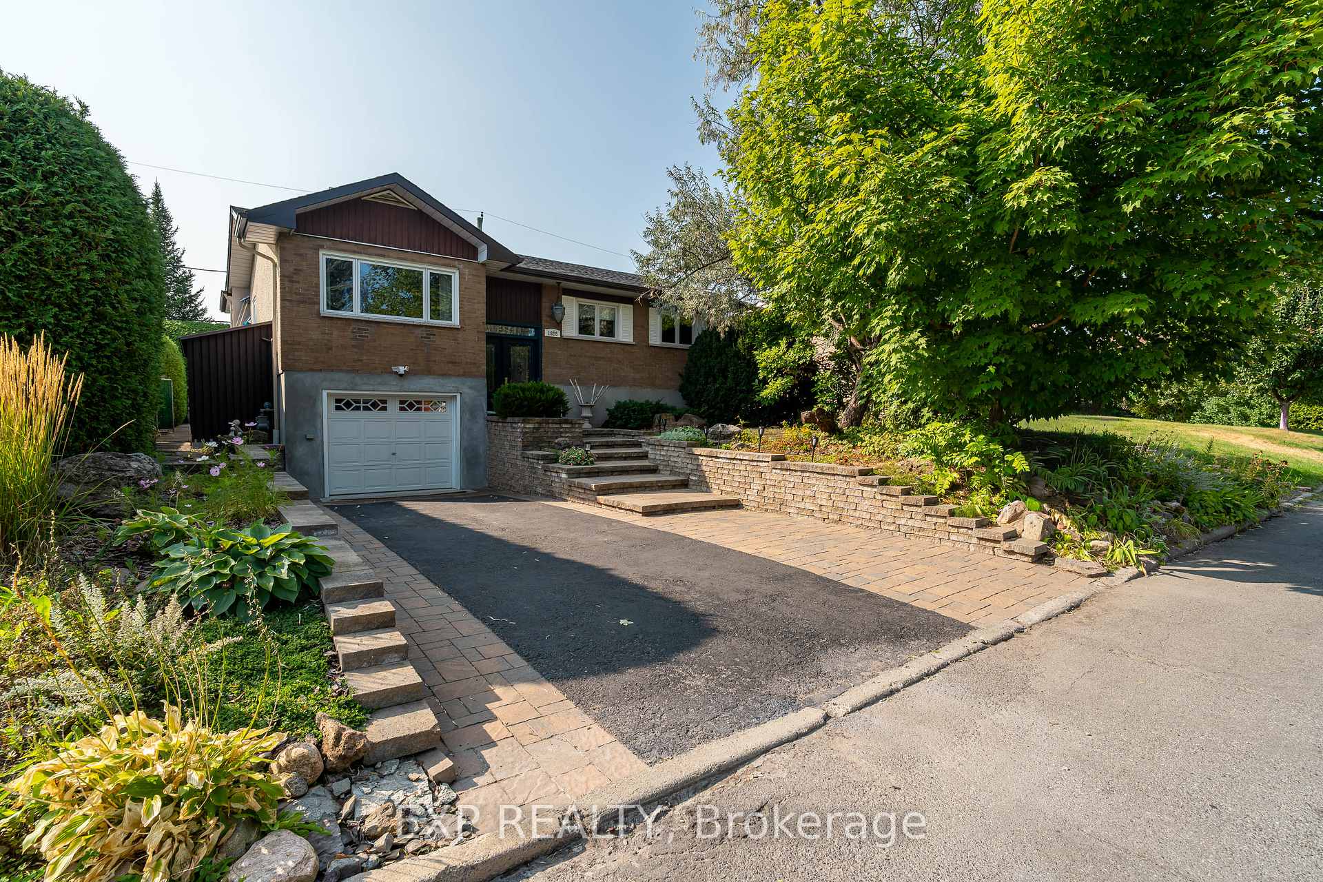 1828 Lorraine Avenue, Alta Vista and Area, ON K1H 6Z8
