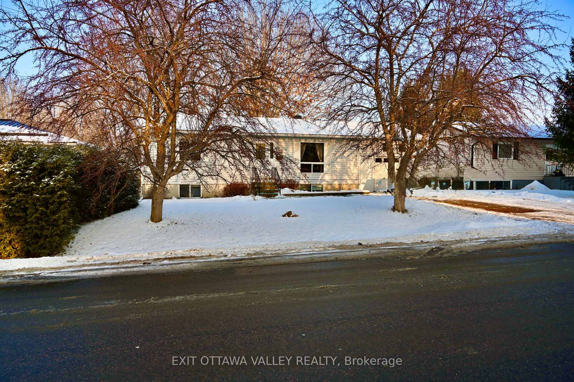 183 Cecil Street E, Pembroke, ON K8A 8G7 | GTA-Homes