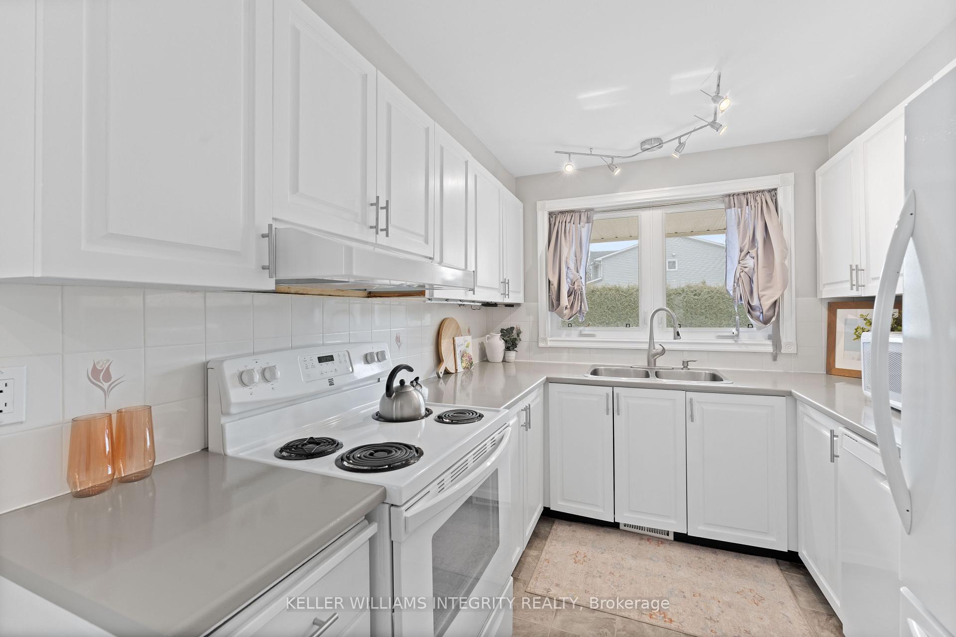 1835 La Chapelle Street, Orleans - Convent Glen and Area, ON K1C 6A7