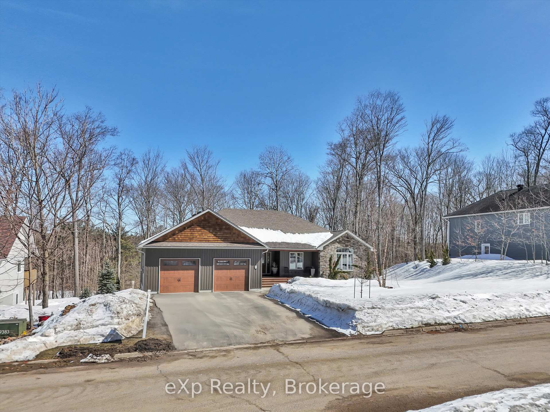 184 Maple Heights Drive, Gravenhurst, ON P1P 1R1