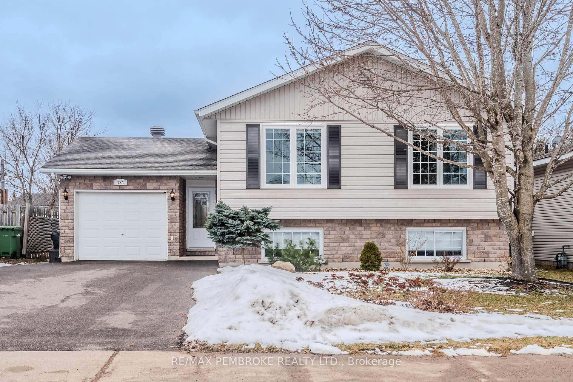 184 Market Street, Pembroke, ON K8A 2H6