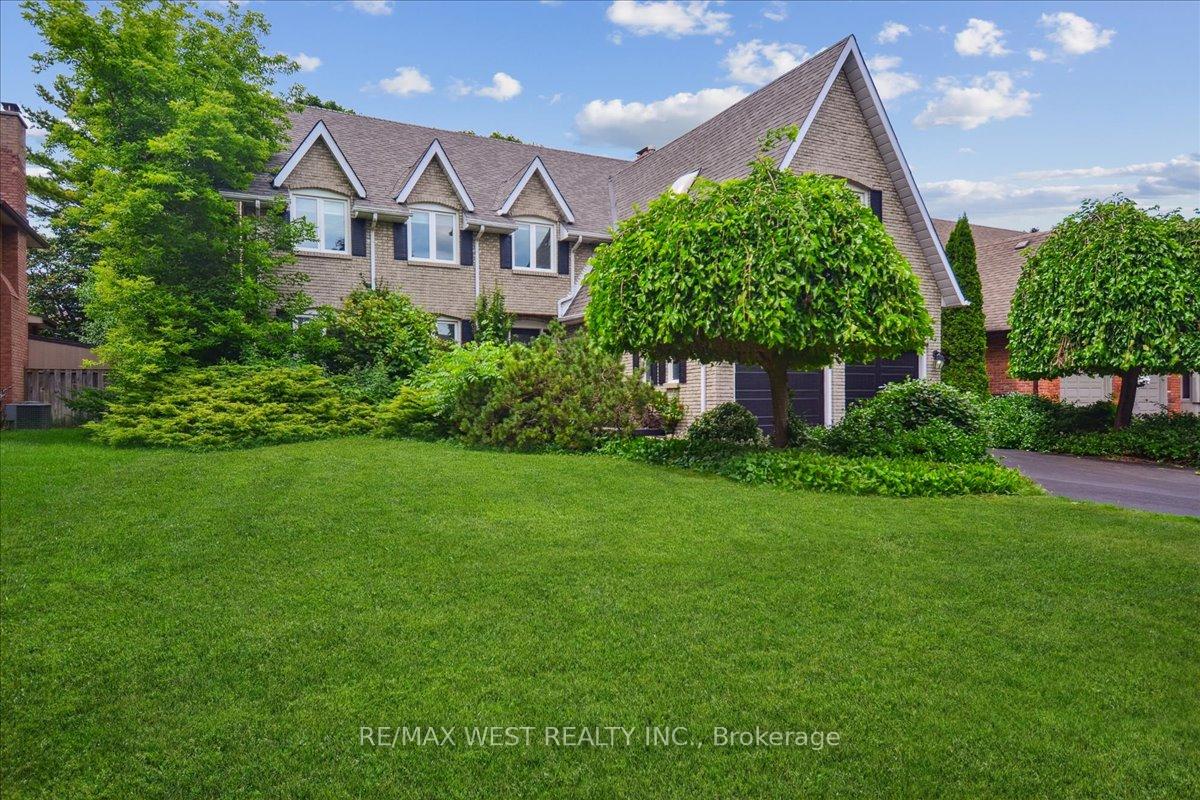 1846 Paddock Crescent, Mississauga, ON L5L 3E4