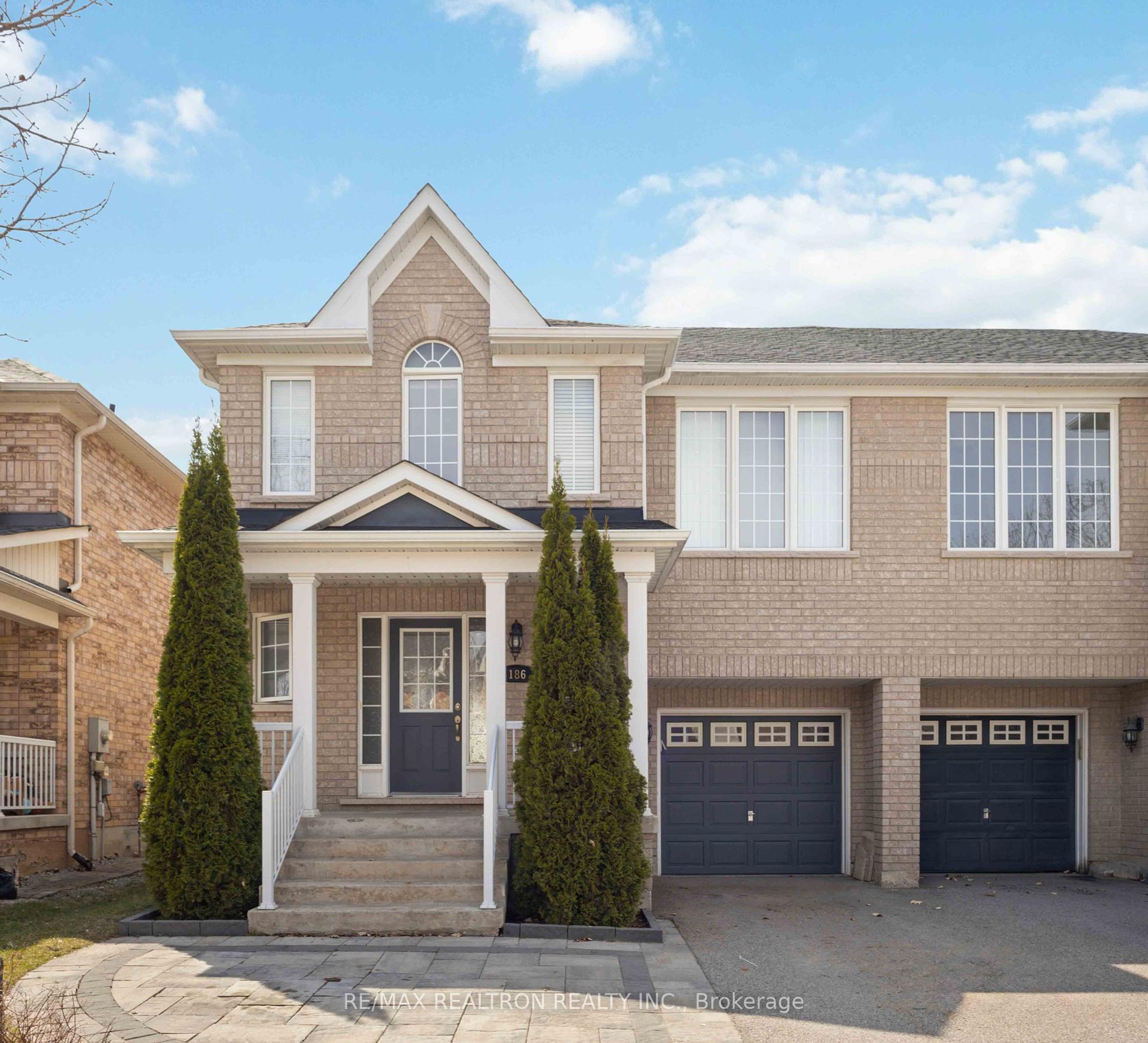 186 Gail Parks Crescent, Newmarket, ON L3X 3C2