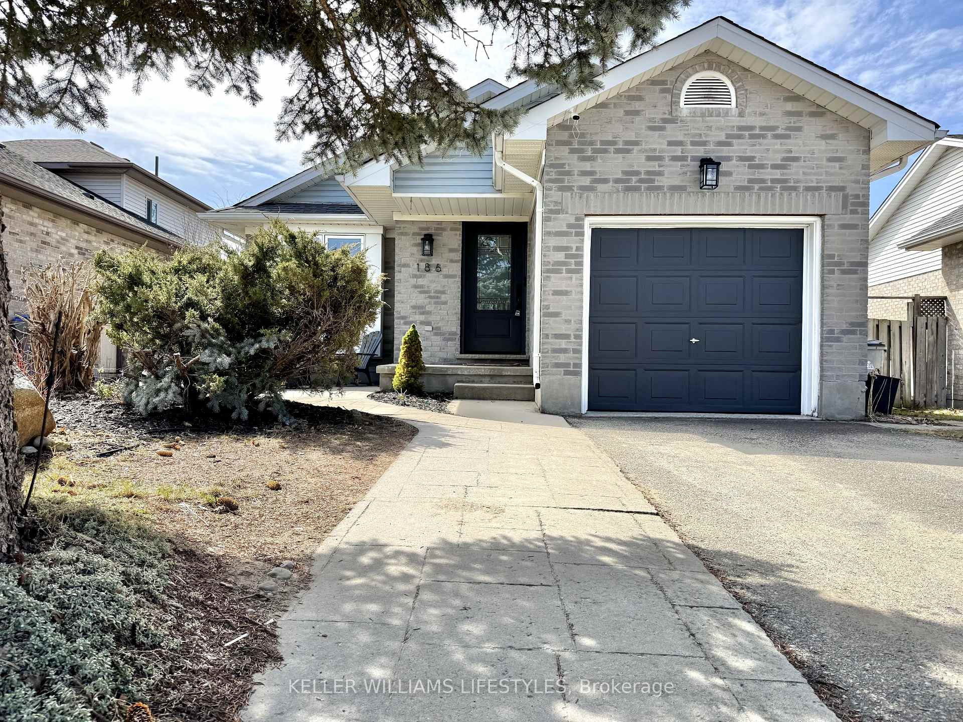 186 Parkview Drive, Strathroy-Caradoc, ON N7G 4E9