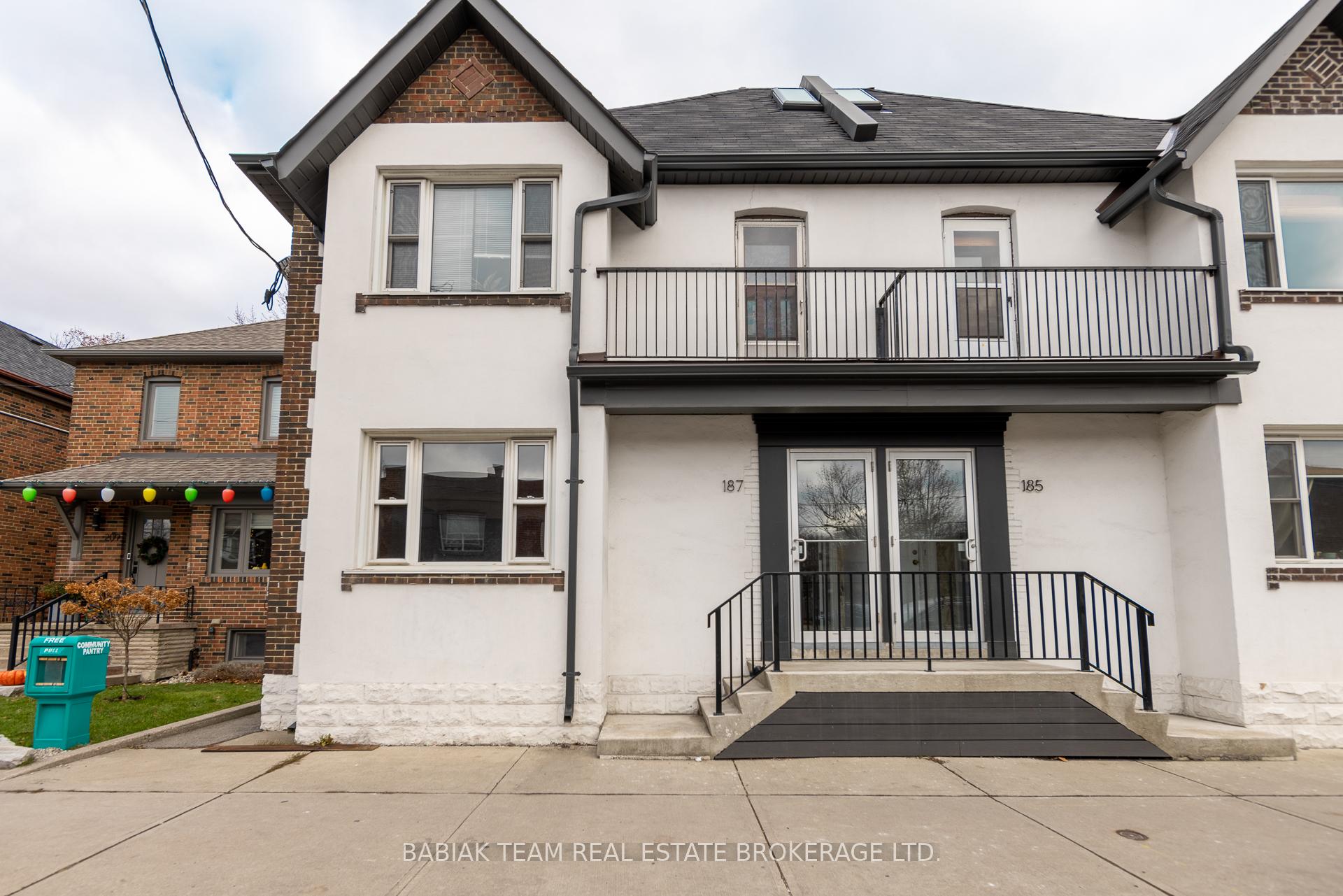 2 - 187 Jane Street, Toronto, ON M6S 3Y8