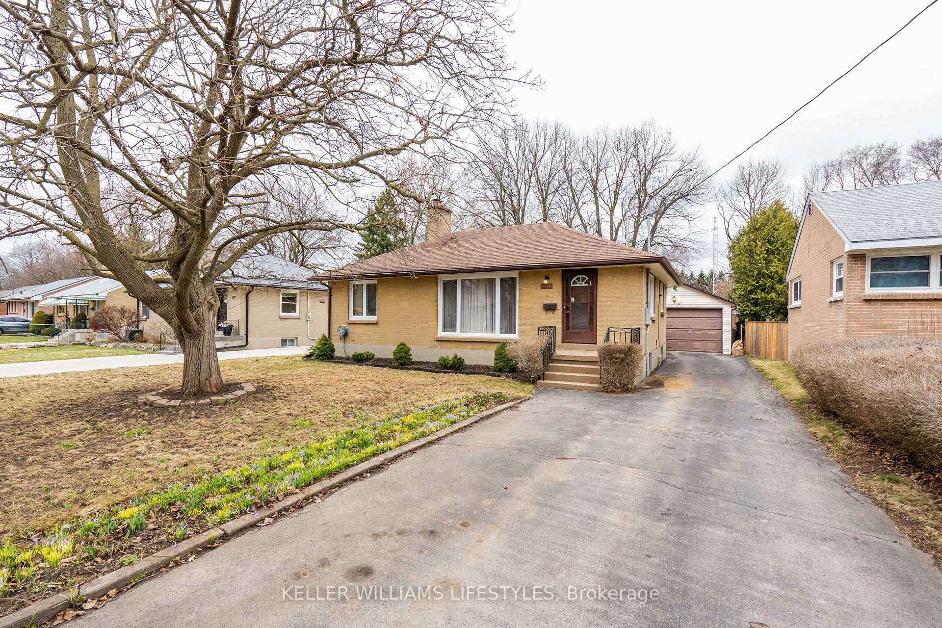 1884 Herbert Avenue, London, ON N5V 2C5
