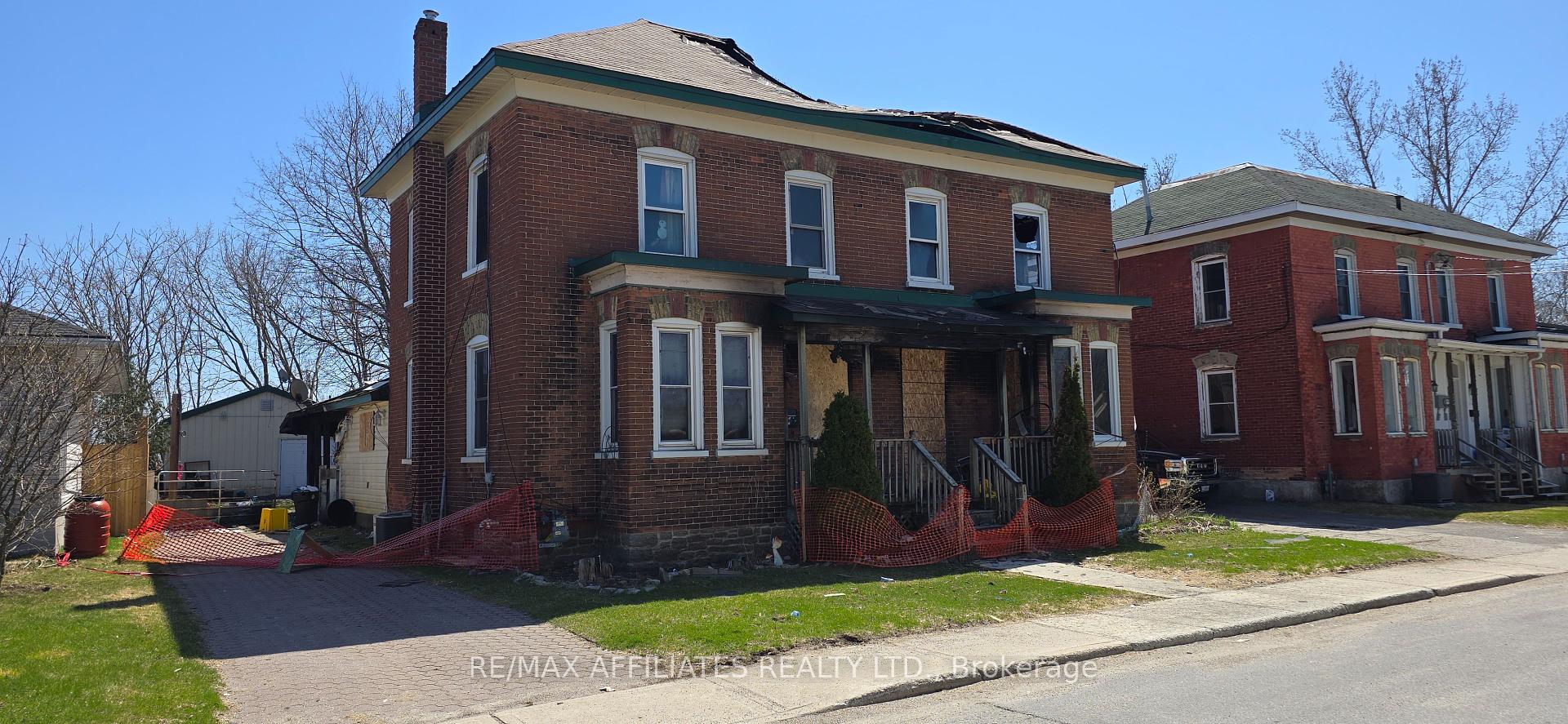 19-21 Lanark Street, Smiths Falls, ON K7A 1K5