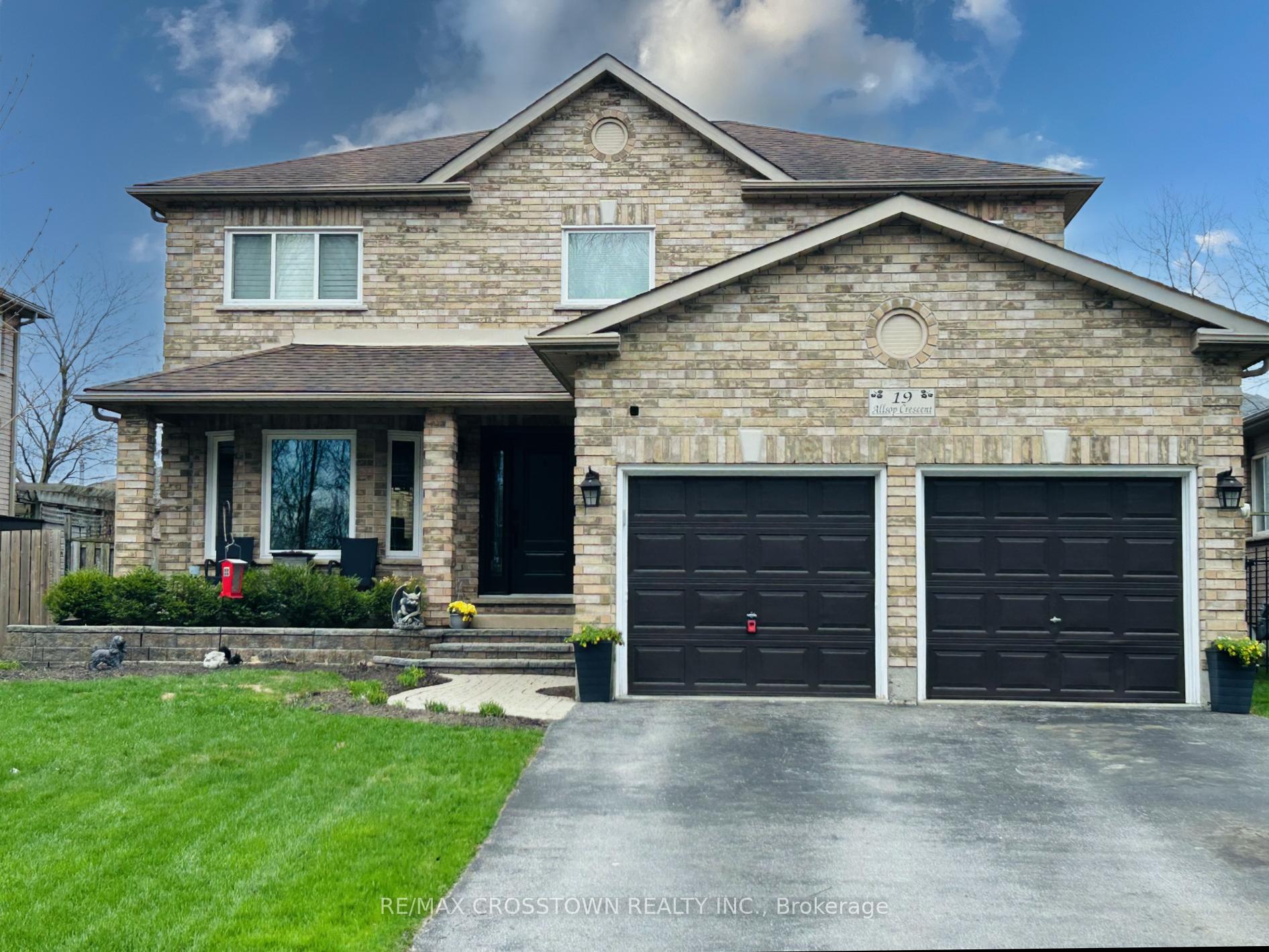 19 Allsop Crescent, Barrie, ON L4N 8T6
