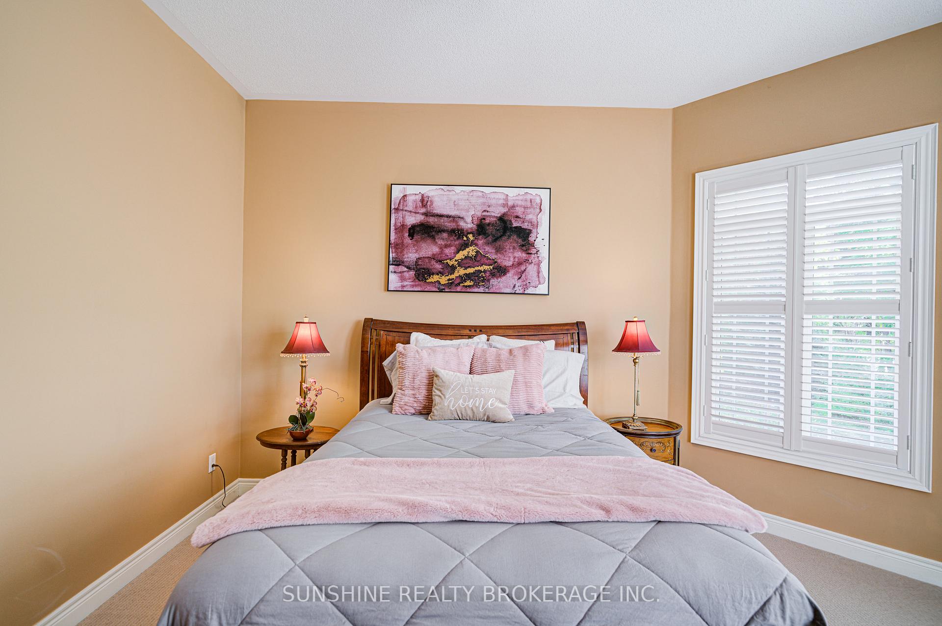 19 Aspen Leaf Court, Aurora, ON L4G 7T3