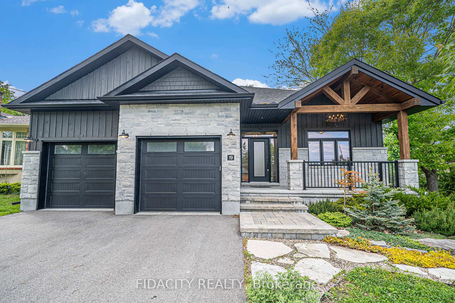 19 Brigade Avenue, Stittsville - Munster - Richmond, ON K2S 1J5