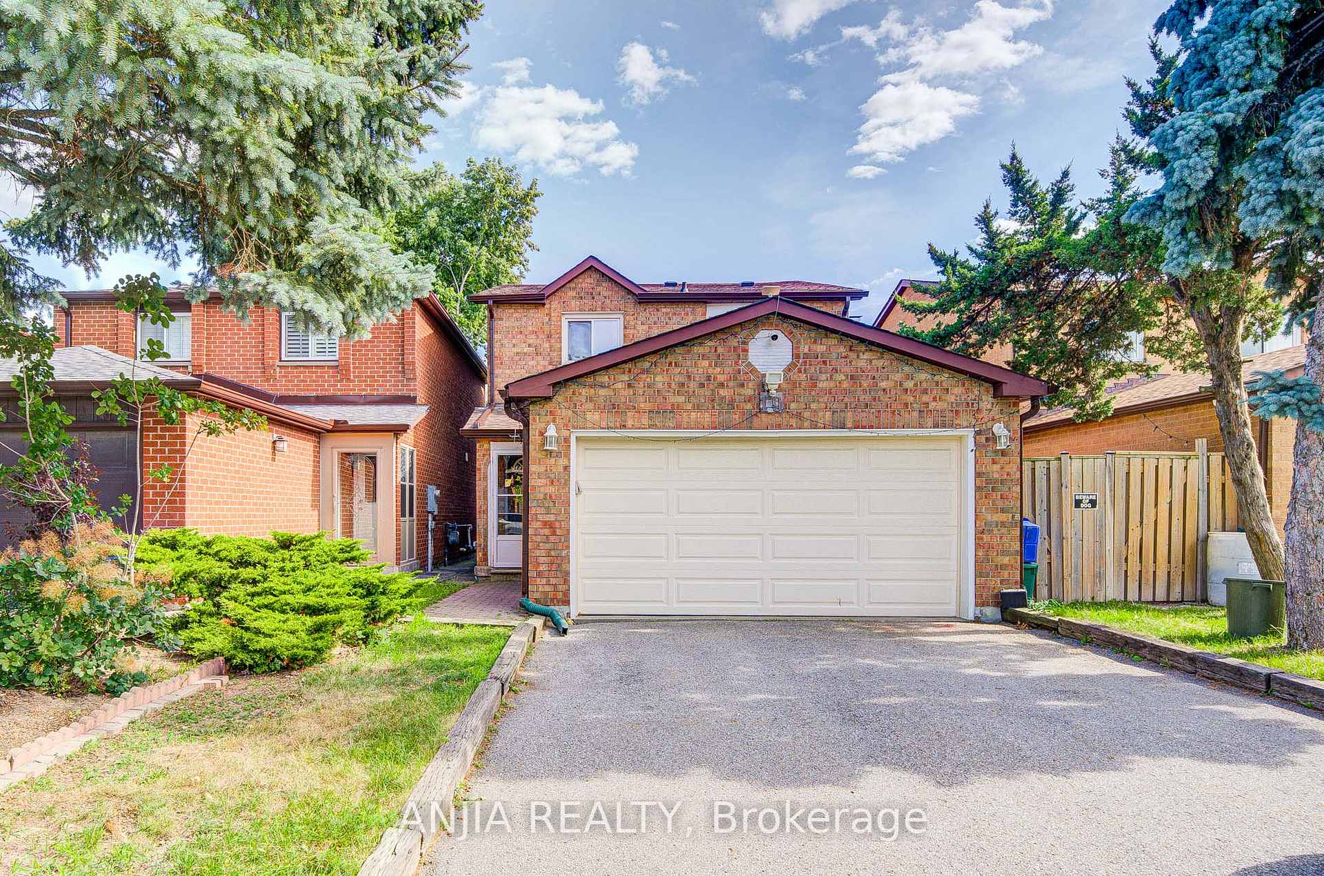 19 Dunbar Crescent, Markham, ON L3R 6W9