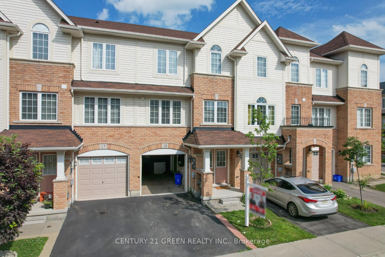 19 England Terrace, Hamilton, ON L8J 2V7