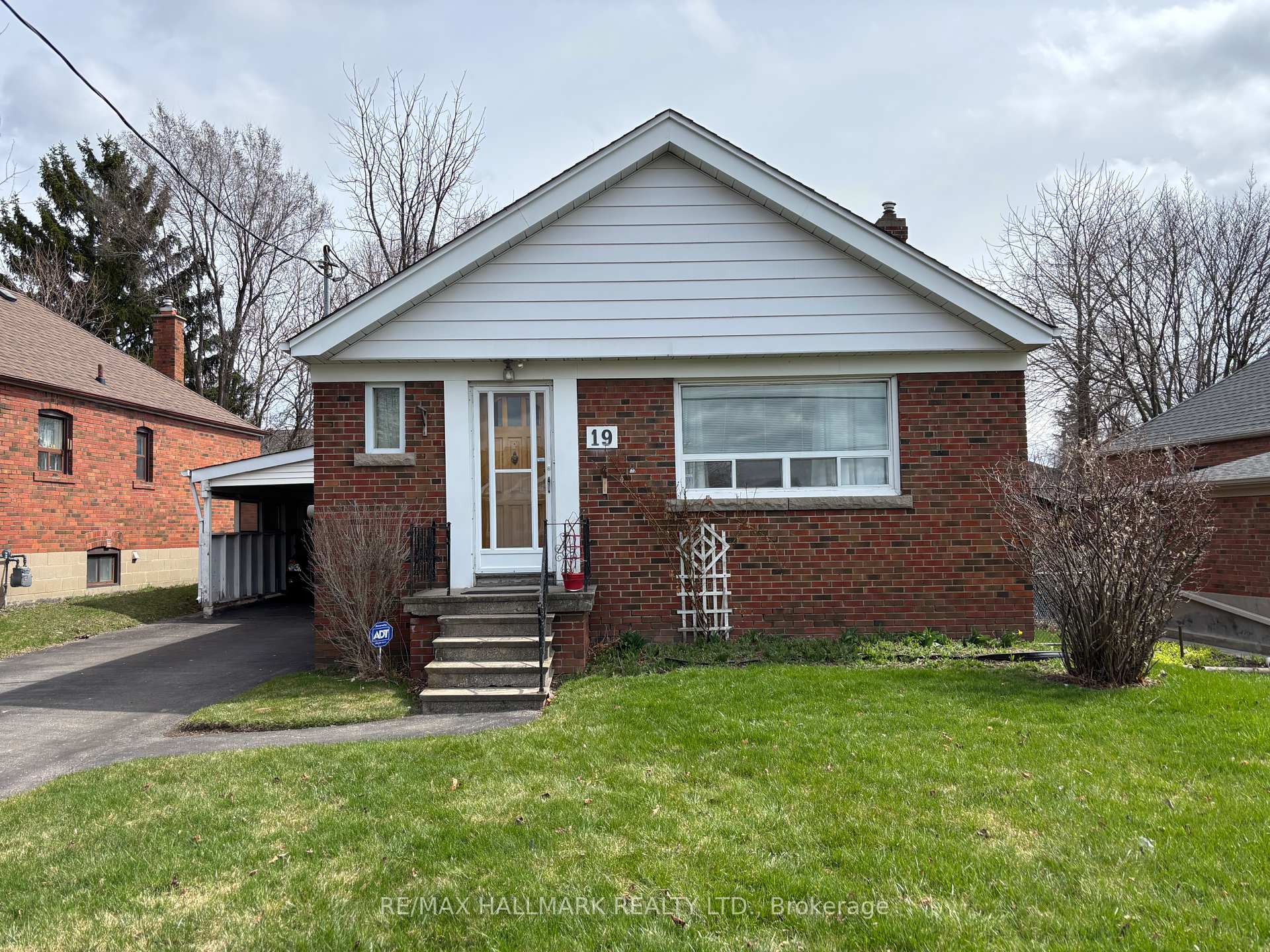 19 Harris Pk Drive, Toronto, ON M1L 2Z8