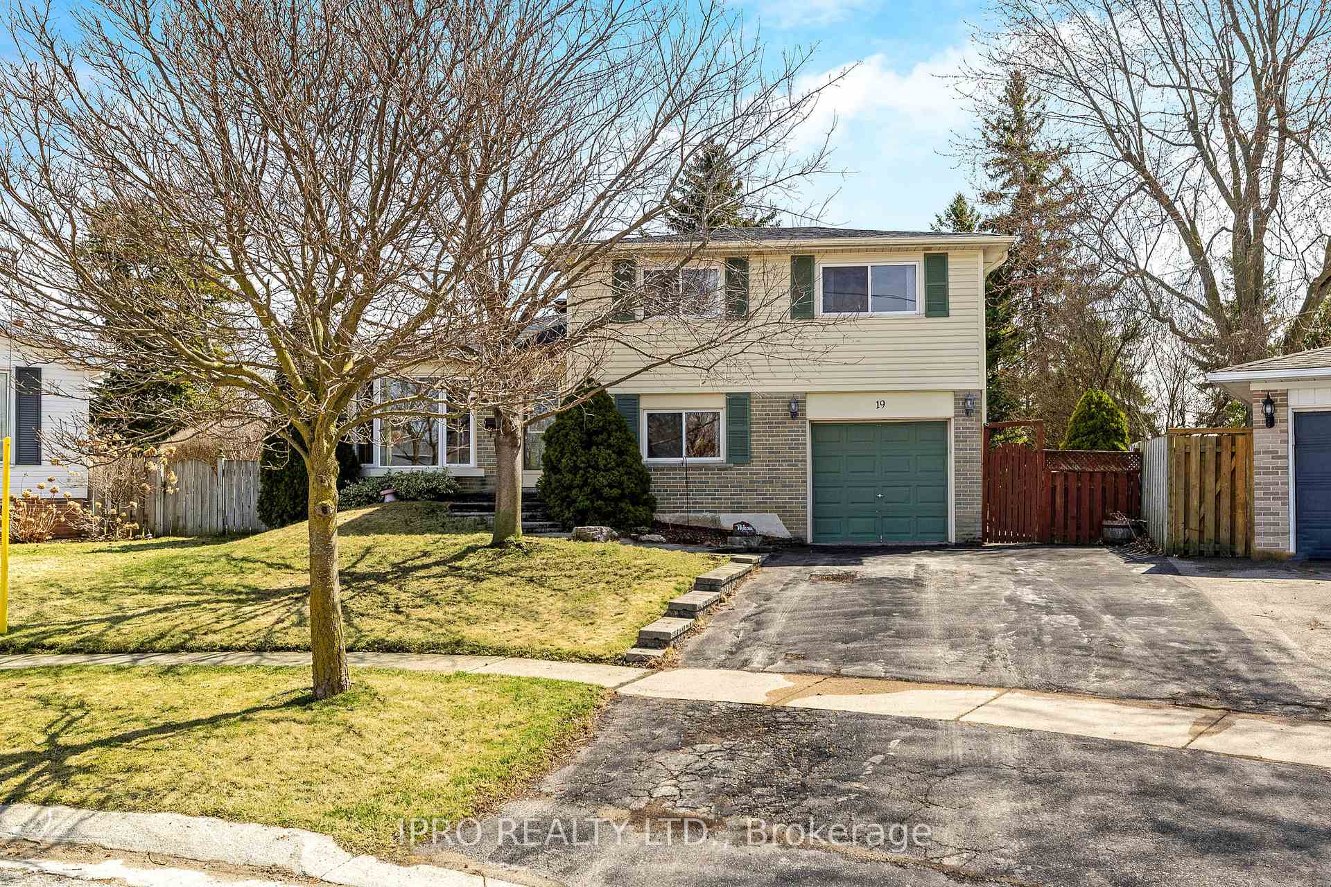 19 Hawks Place, Halton Hills, ON L7G 1C8