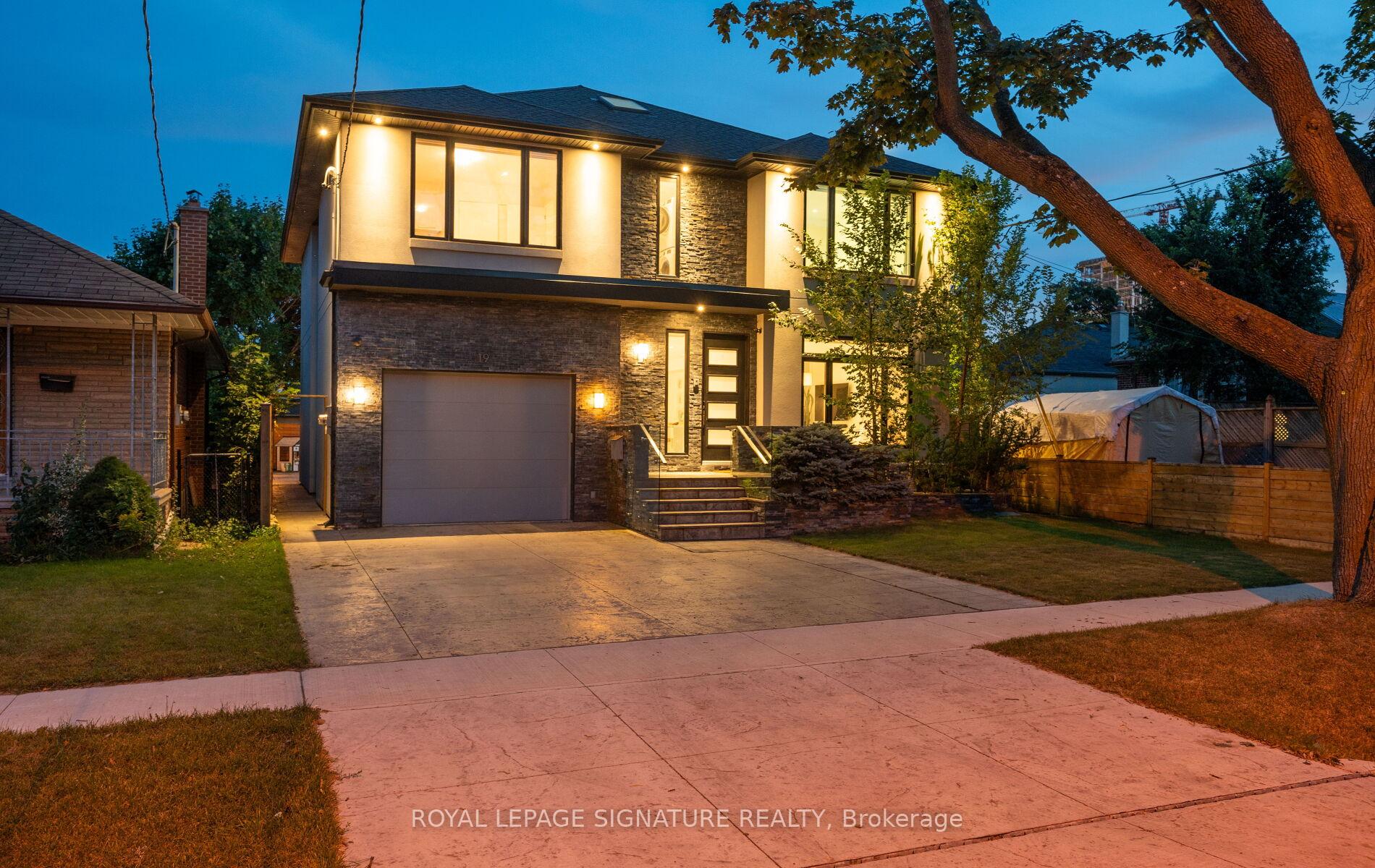 19 Inverness Avenue, Toronto, ON M8Z 1Y4