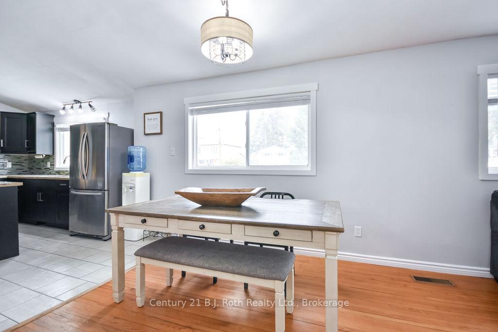 19 Lakeview Drive, Oro-Medonte, ON L3V 0R3