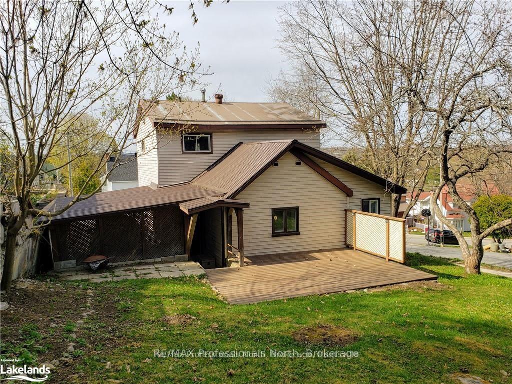 19 LANSDOWNE Street W, Huntsville, ON P1H 1W1