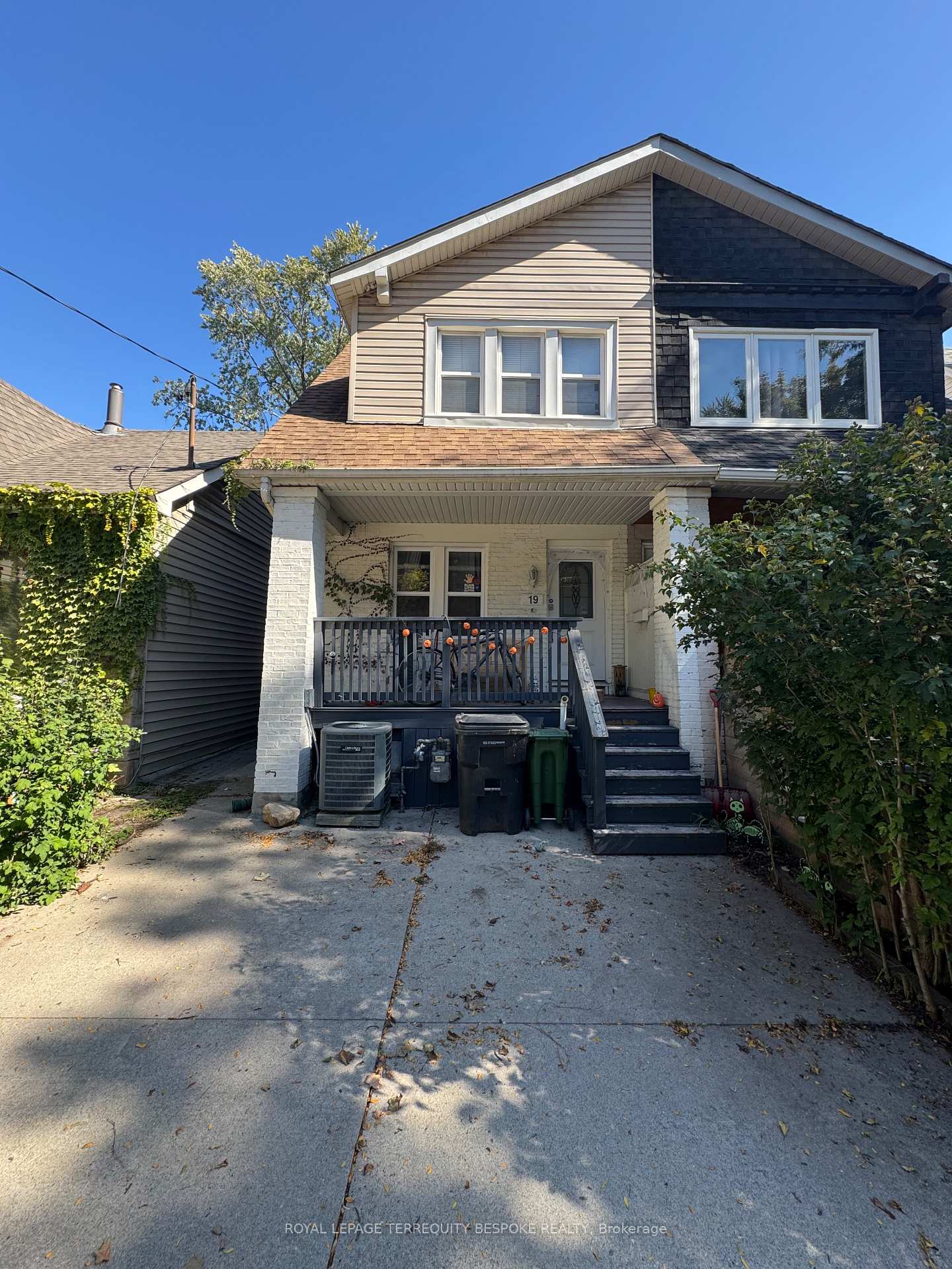 3 - upper - 19 Lewis Street, Toronto, ON M4M 2H2