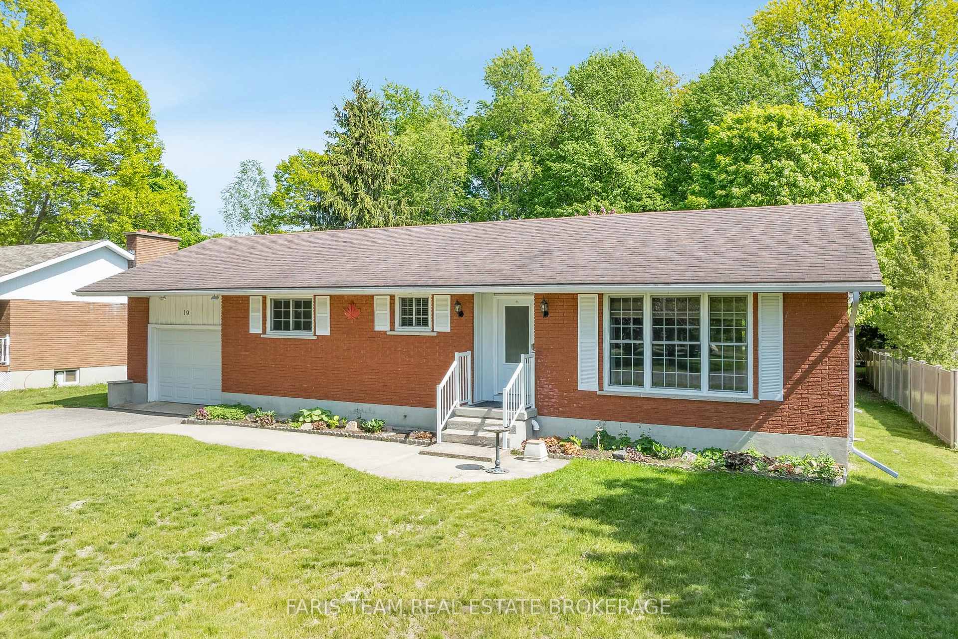 19 Maplegate Road, Tiny, ON L0L 2T0