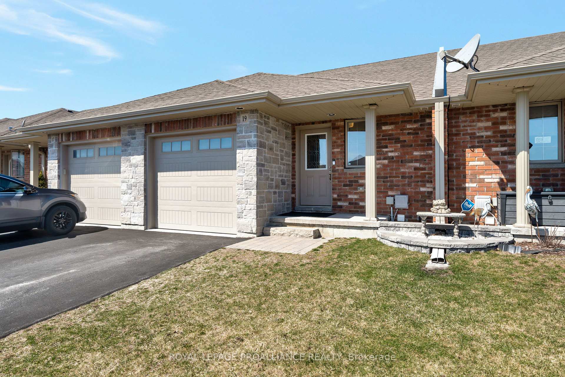 19 McIntosh Crescent, Quinte West, ON K8V 0G1