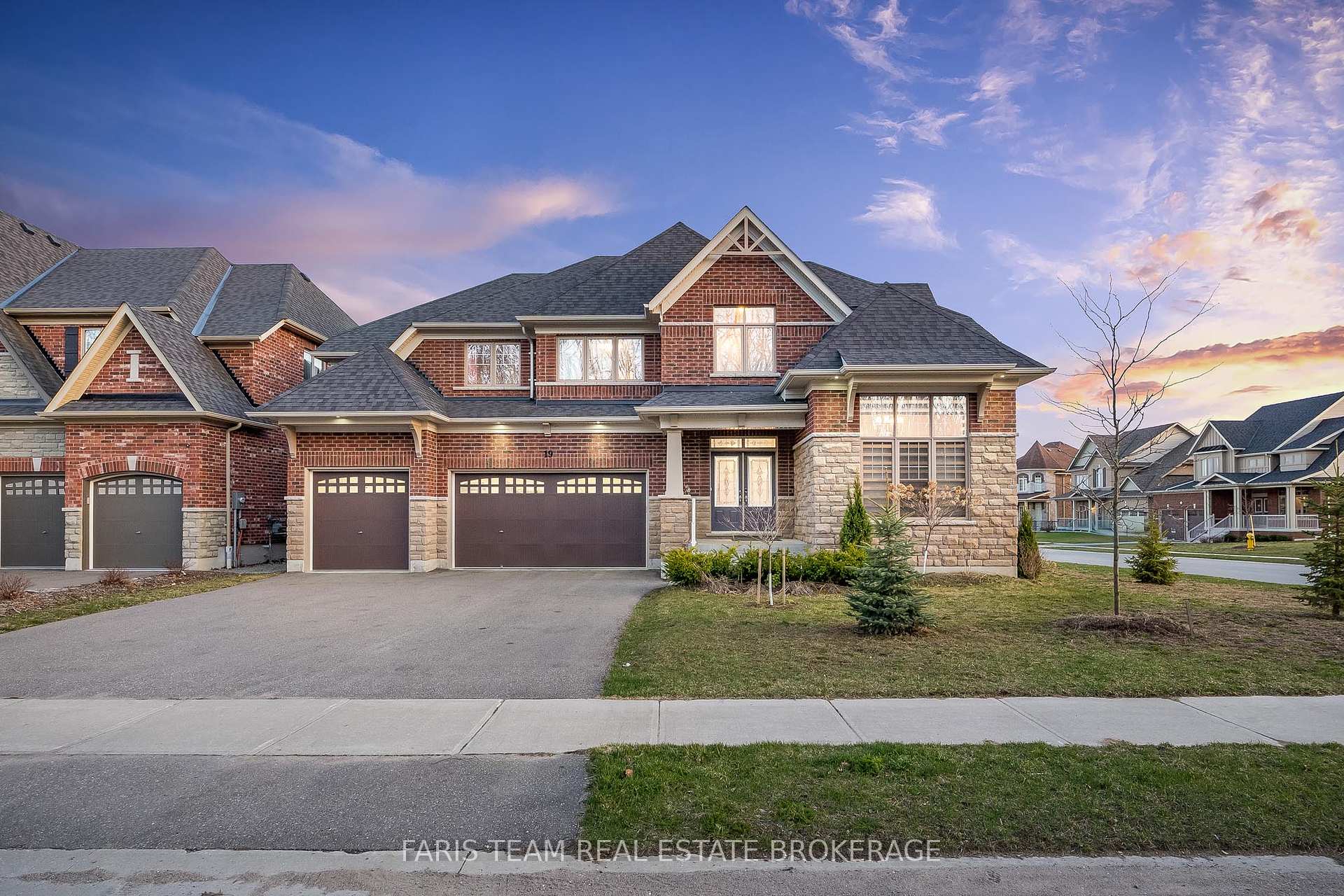 19 McIsaac Drive, Springwater, ON L9X 2A2