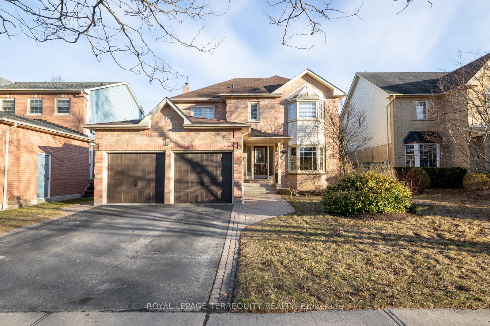 19 Moonstone Drive, Whitby, ON L1P 1L5