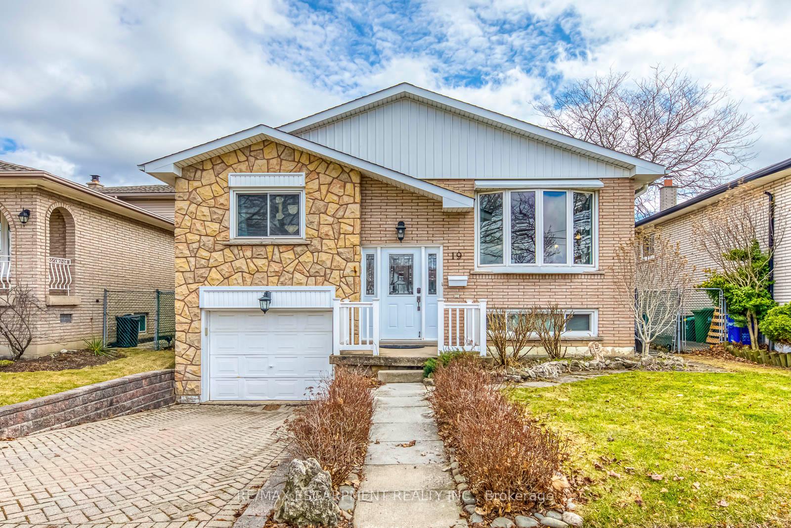 19 Normajean Avenue, Hamilton, ON L8W 1S3