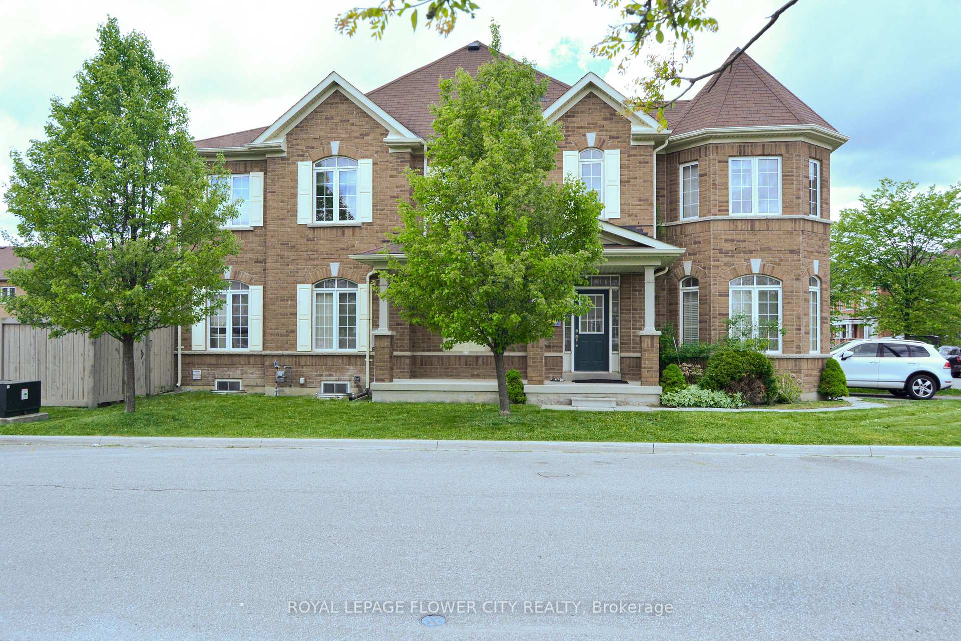 19 Primo Road, Brampton, ON L7A 0Z9