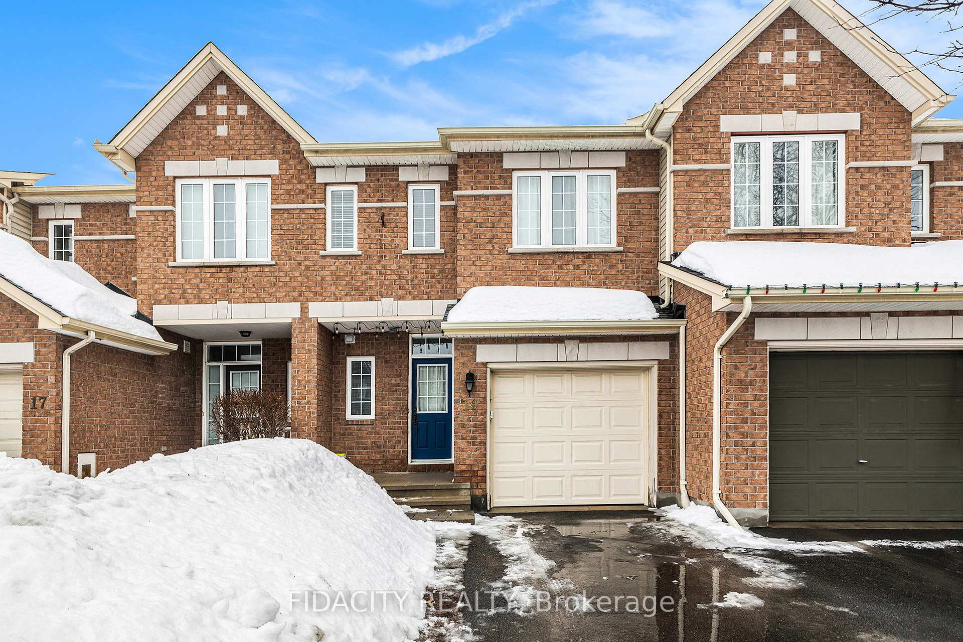 19 Saddlesmith Circle, Kanata, ON K2M 2Y8