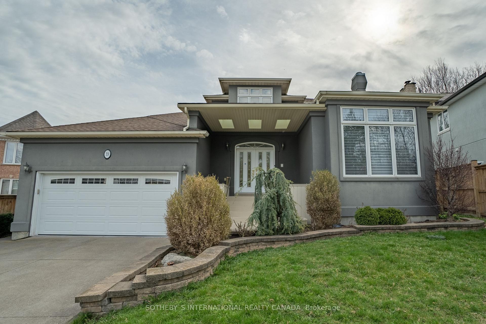 19 SOUTHGATE Circle, St. Catharines, ON L2T 4B6