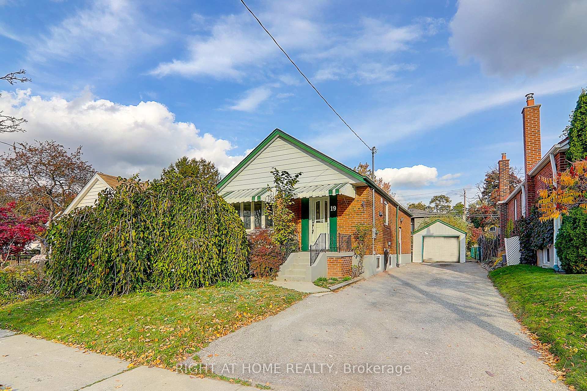 19 Stellarton Road, Toronto, ON M1L 3C6