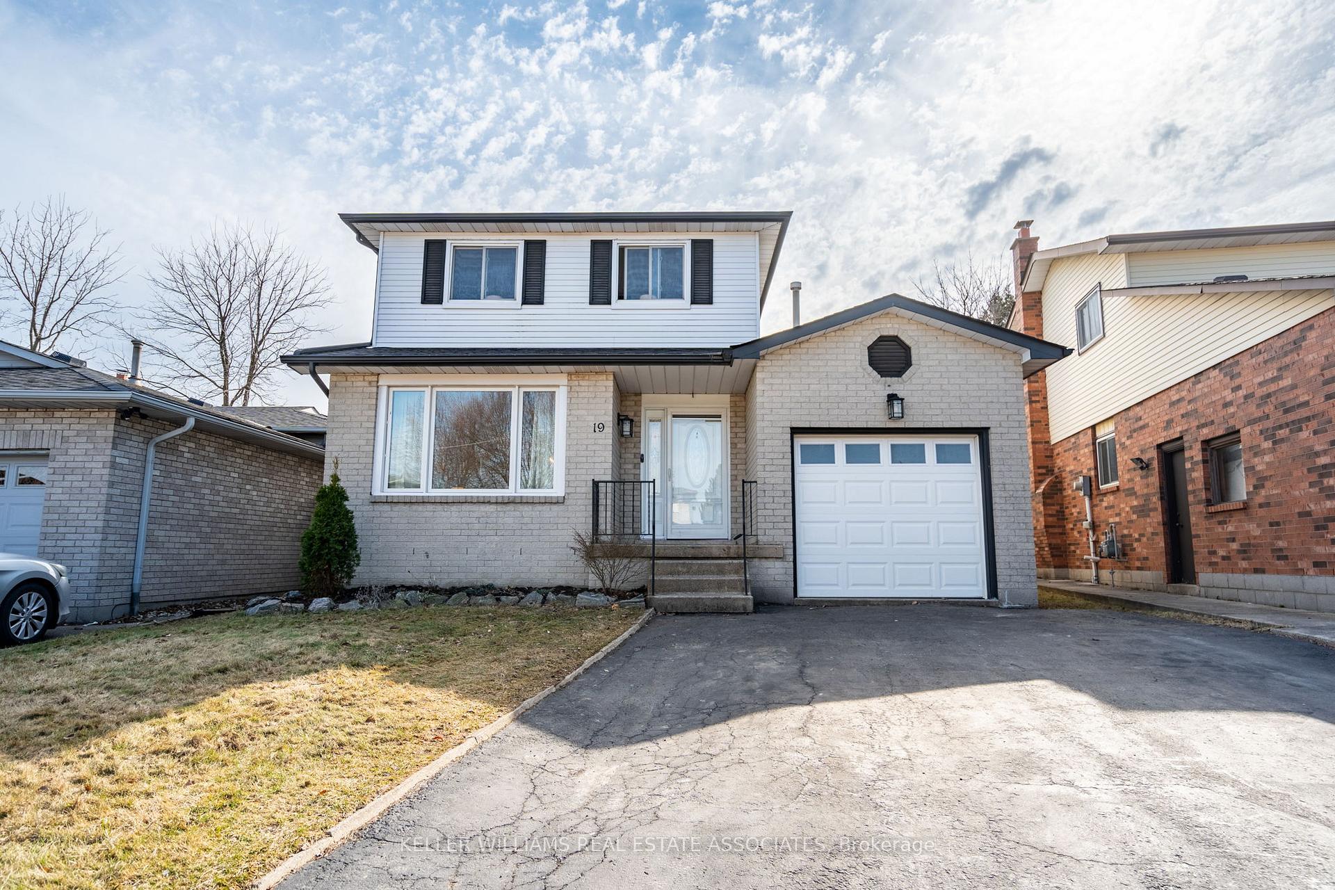 19 Vista Court, Hamilton, ON L9B 1X2