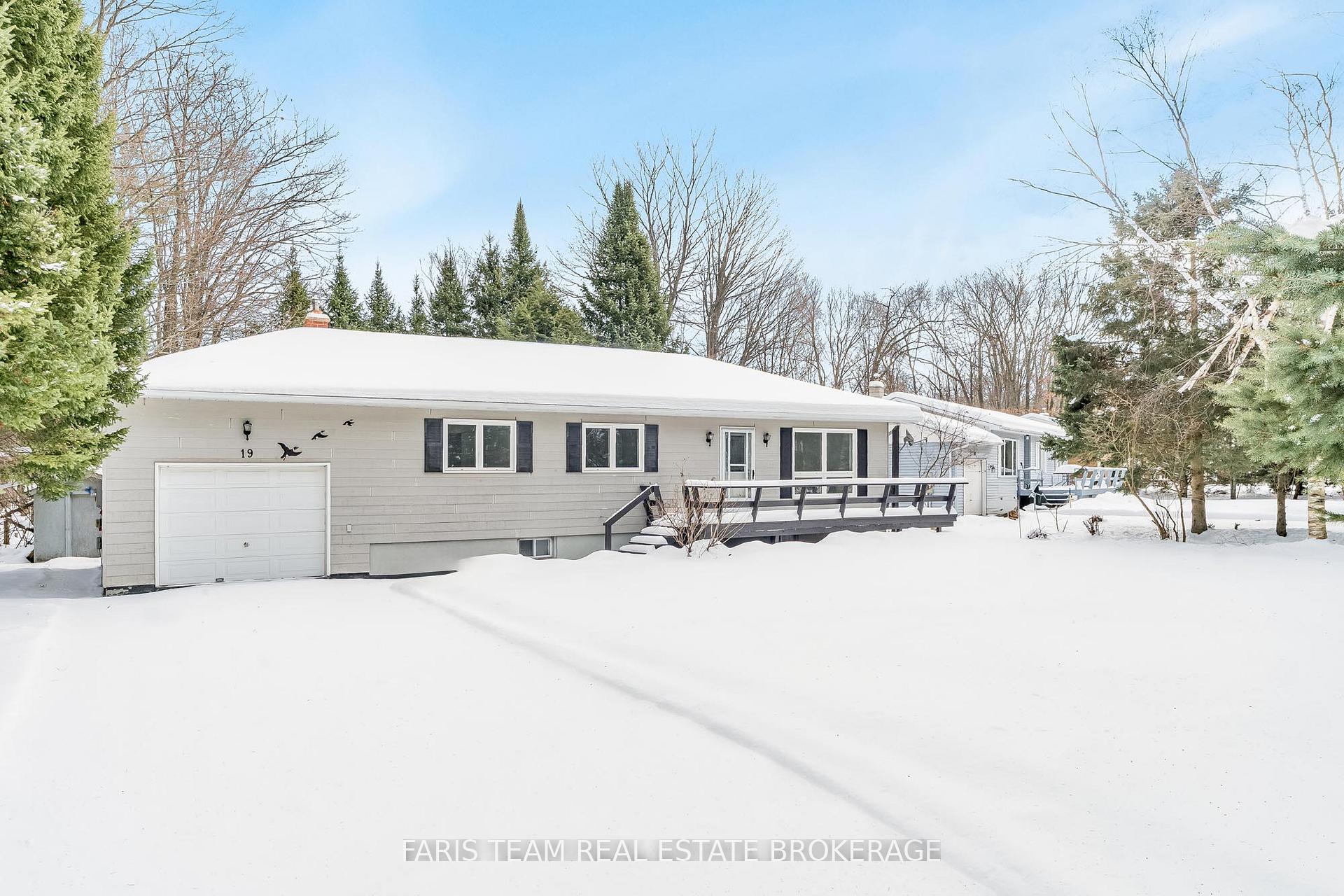 19 Wakunda Crescent, Tiny, ON L9M 0B2