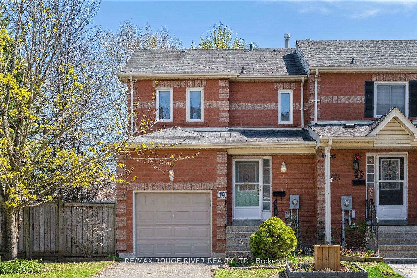 19 Wallace Drive, Whitby, ON L1N 9G9