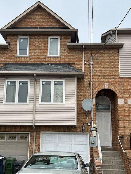 19 Warner Ave Avenue E, Toronto, ON M4A 2X1