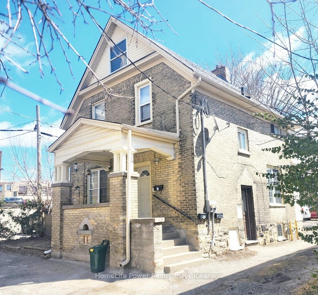 19 Wilton Place, Kitchener, ON N2H 2S7