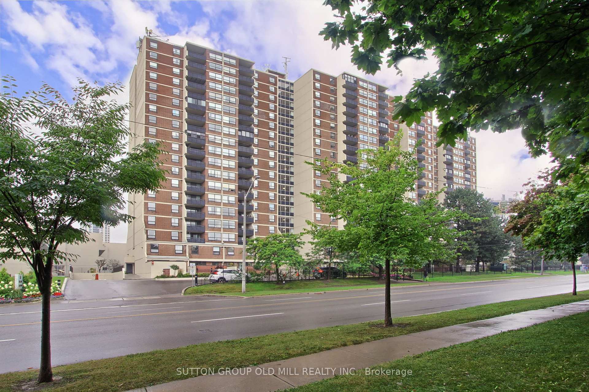 1908 - 362 The East Mall, Toronto, ON M9B 6C4